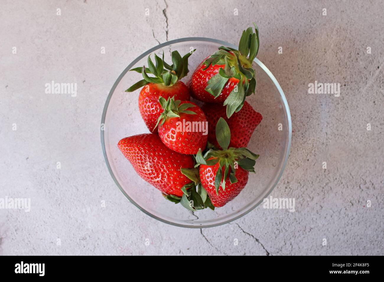 Retro bowl fresh strawberries hi-res stock photography and images - Alamy