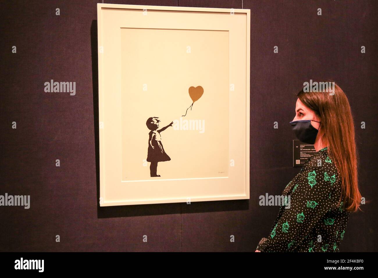 Banksy girls hi-res stock photography and images - Alamy