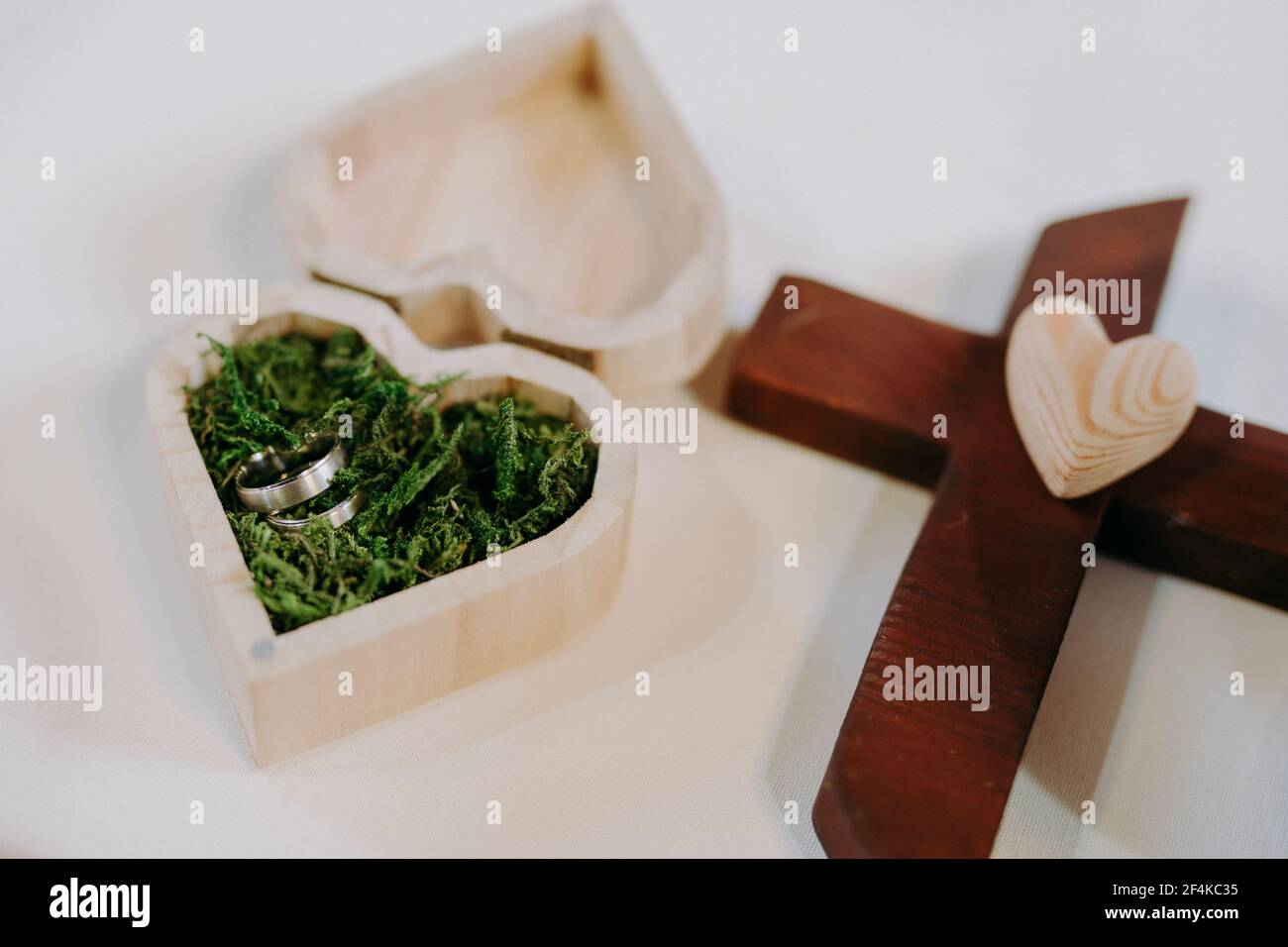 gold wedding rings in heart box Stock Photo - Alamy