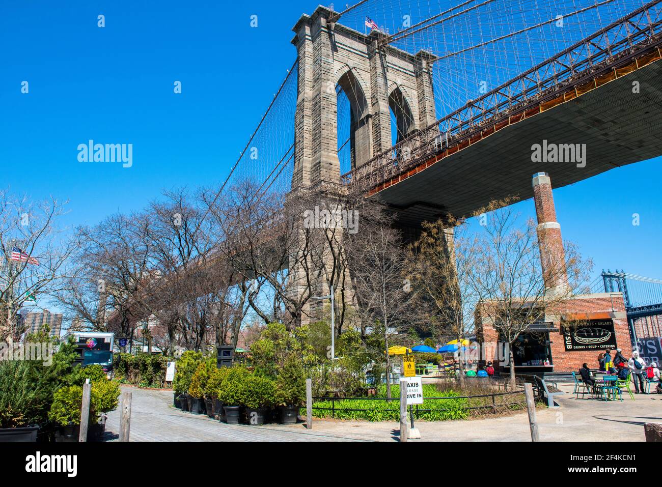 Eastern Pylon of the Brooklyn Bridge with Cafe Restaurant: Luke's ...
