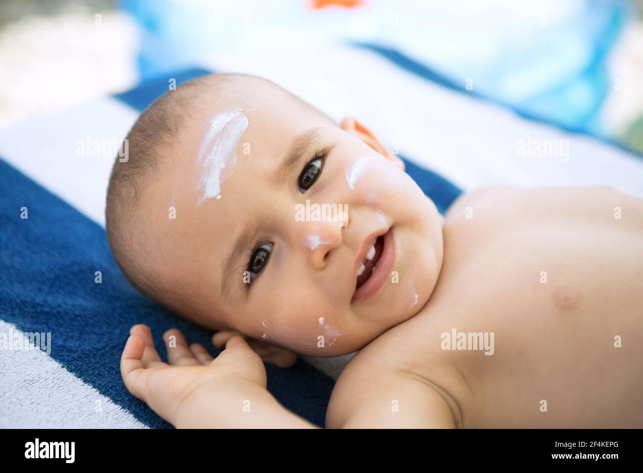 Mother applying suntan lotion son hi-res stock photography and images ...