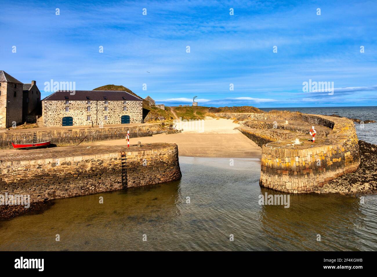 PORTSOY OLD HARBOUR MORAY FIRTH ABERDEENSHIRE SCOTLAND YELLOW LICHEN ...