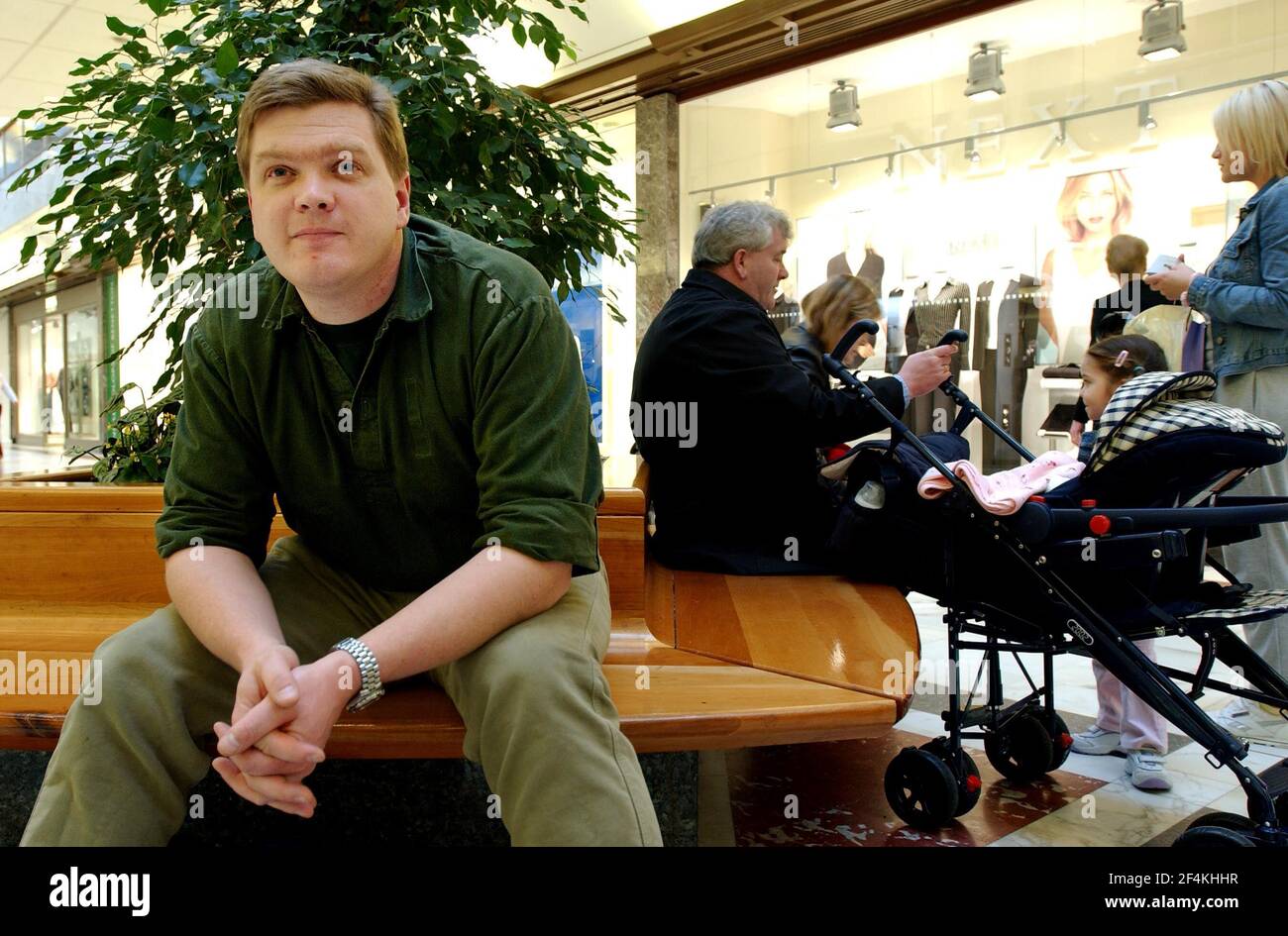 Ray mears hi-res stock photography and images - Alamy