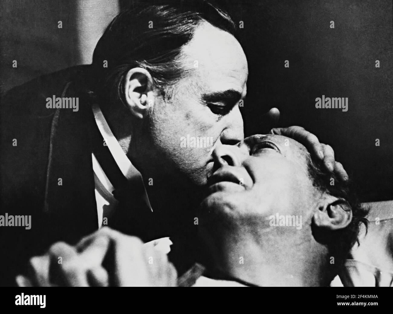 MARLON BRANDO in THE GODFATHER (1972), directed by FRANCIS FORD COPPOLA ...