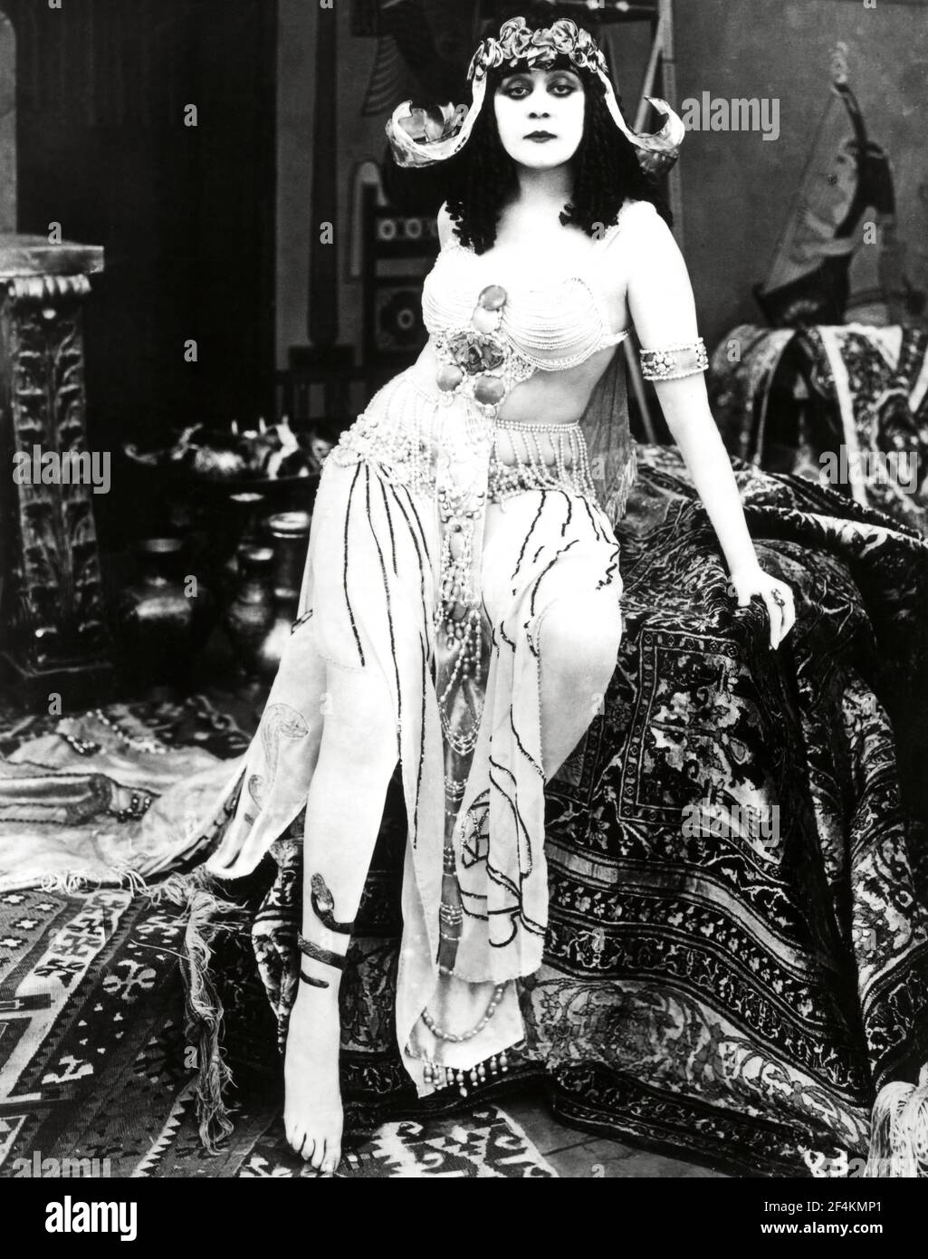 Theda bara hi-res stock photography and images - Alamy