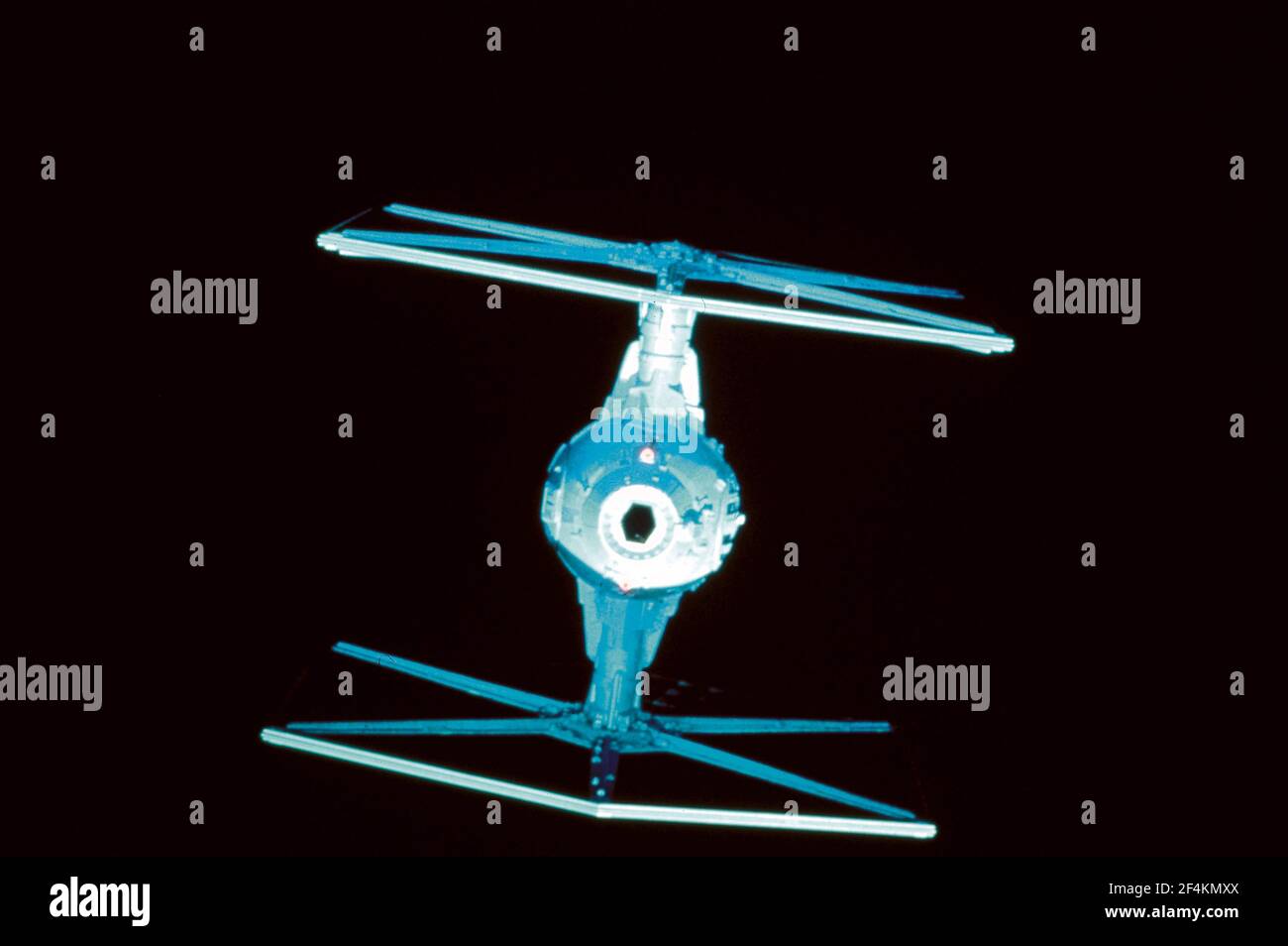 Star wars 1977 still hi-res stock photography and images - Alamy