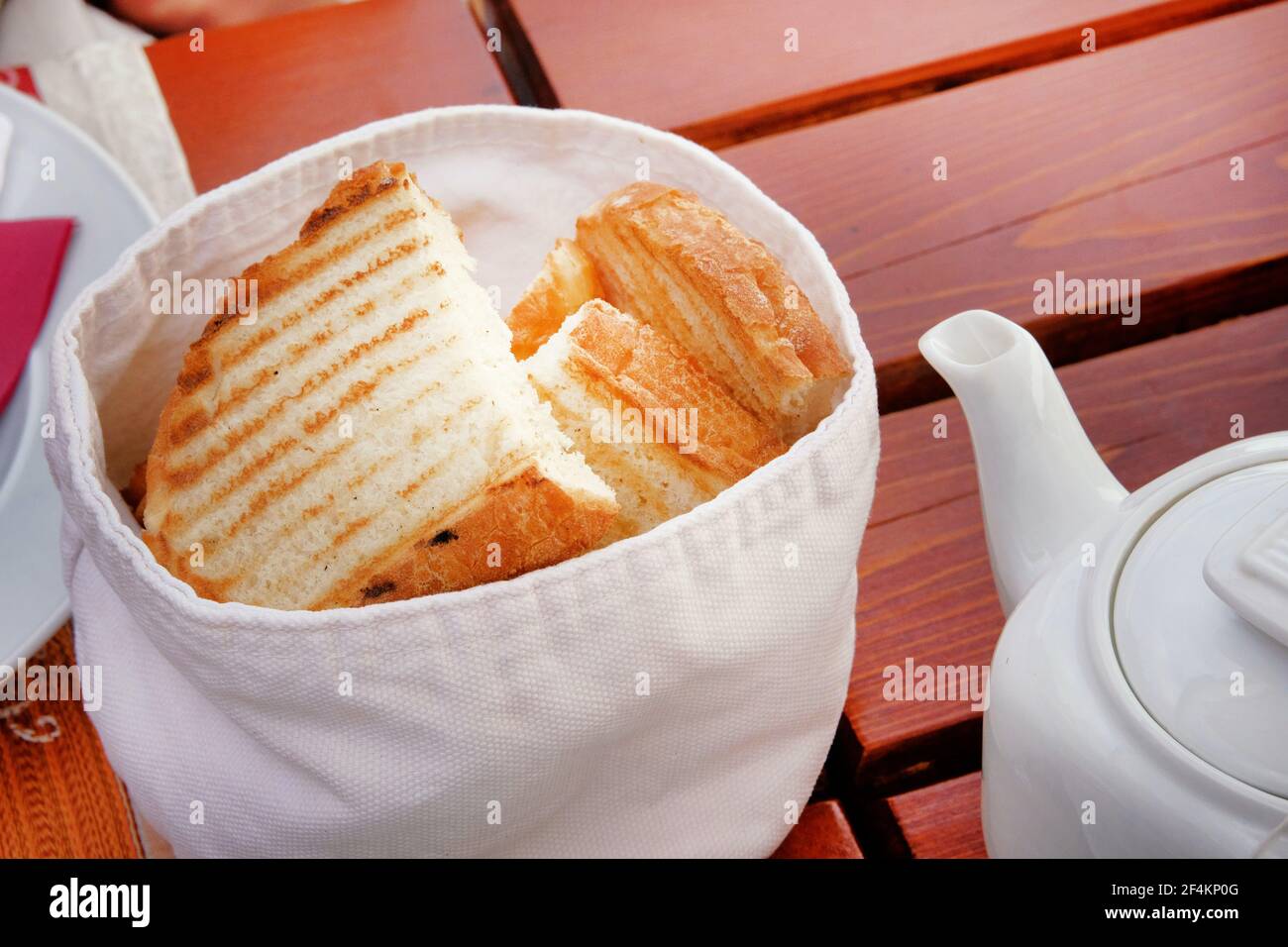 Bread basket restaurant hi-res stock photography and images - Alamy