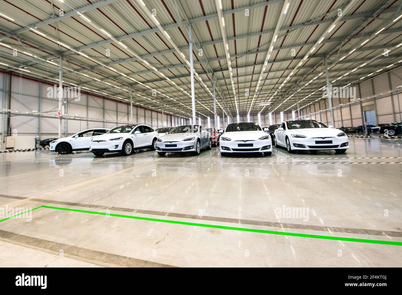 Tesla models hi-res stock photography and images - Alamy