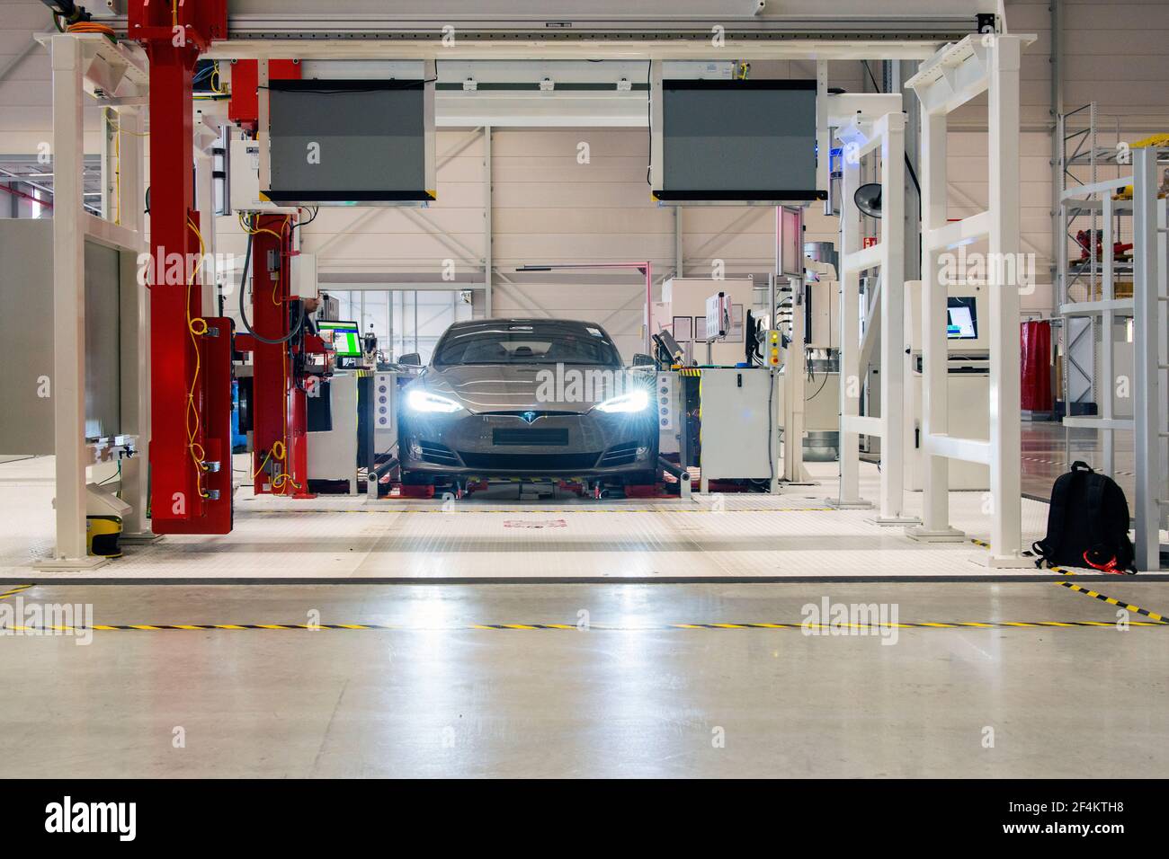 Electric vehicle assembly line hi-res stock photography and images - Alamy