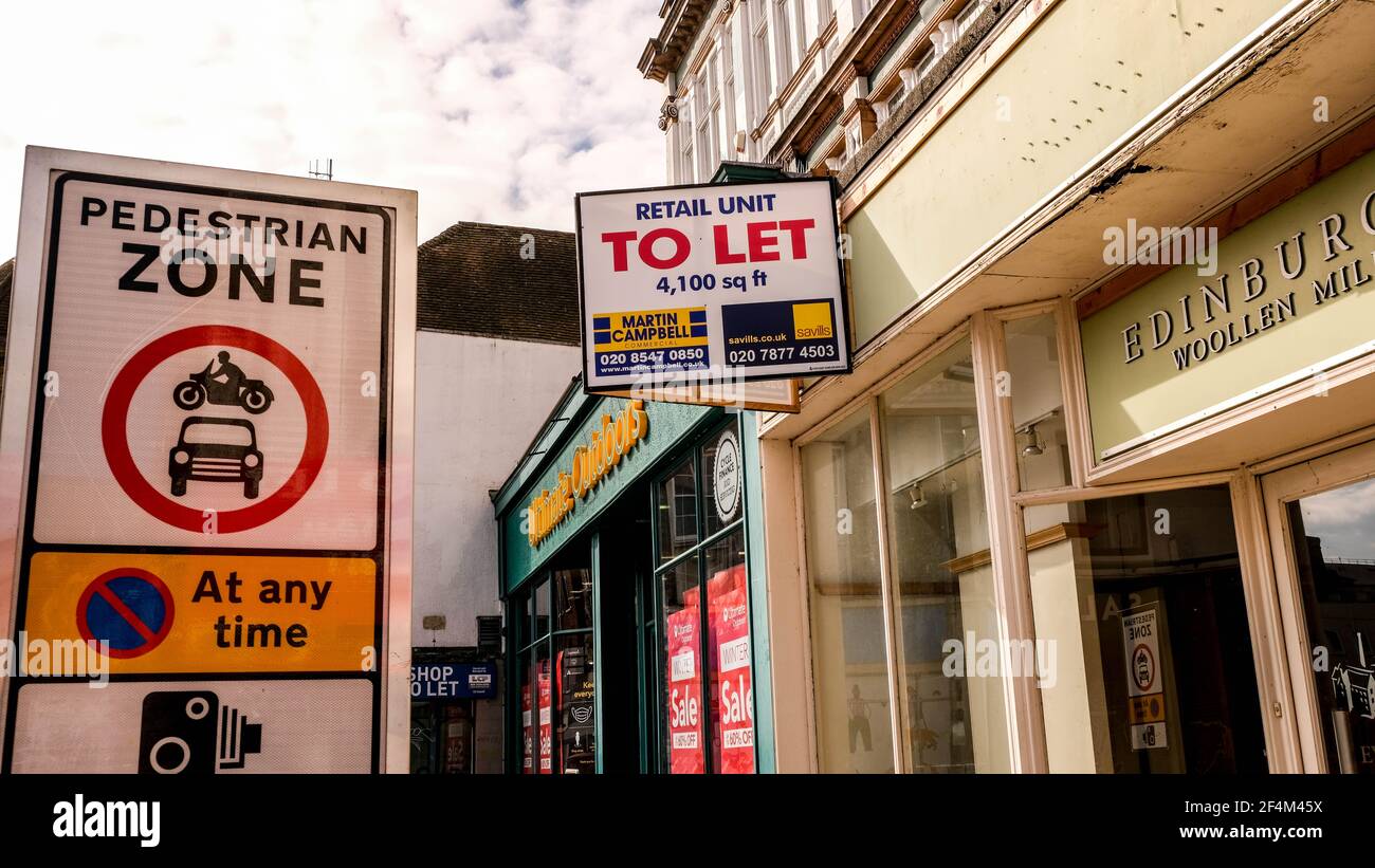 Empty stores hi-res stock photography and images - Alamy