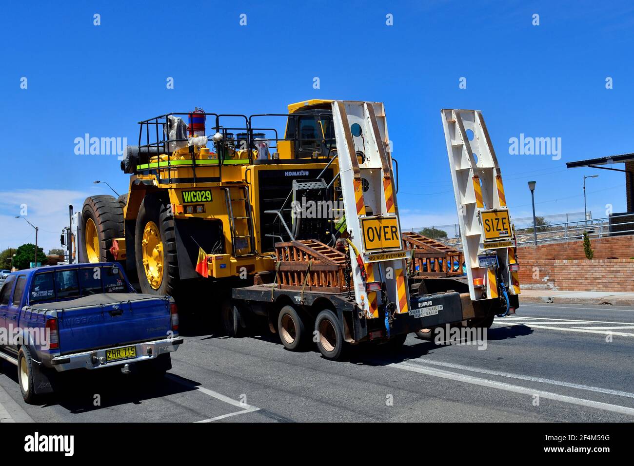 Abnormal load truck hi-res stock photography and images - Alamy