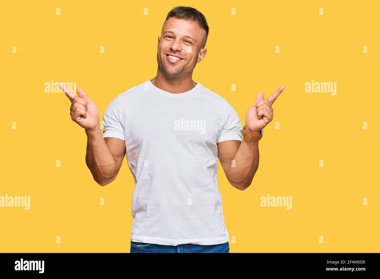 Muscle man advert hi-res stock photography and images - Alamy