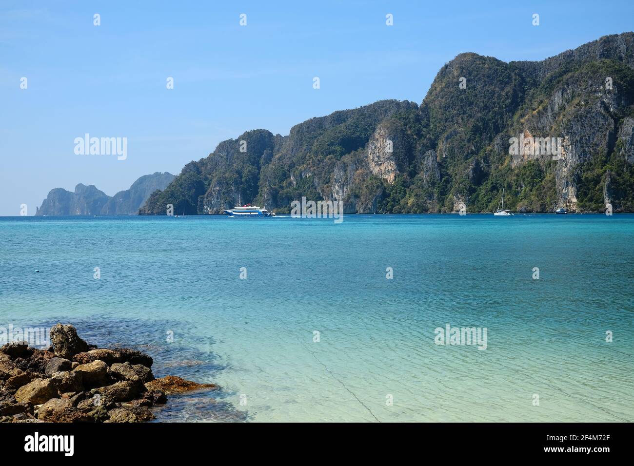 Tropical island ferry hi-res stock photography and images - Alamy
