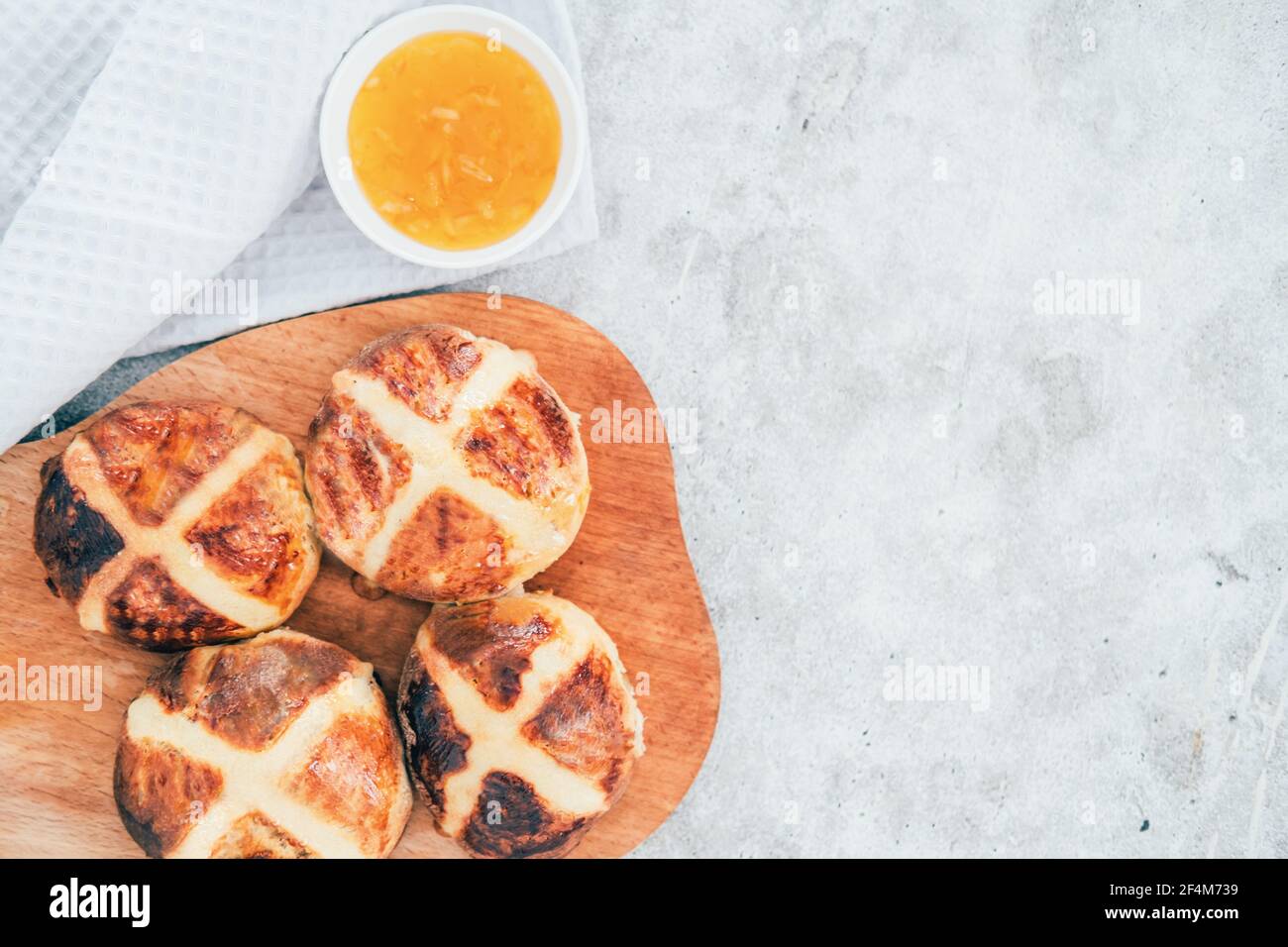 Traditional British Easter buns on a wooden plank Stock Photo - Alamy
