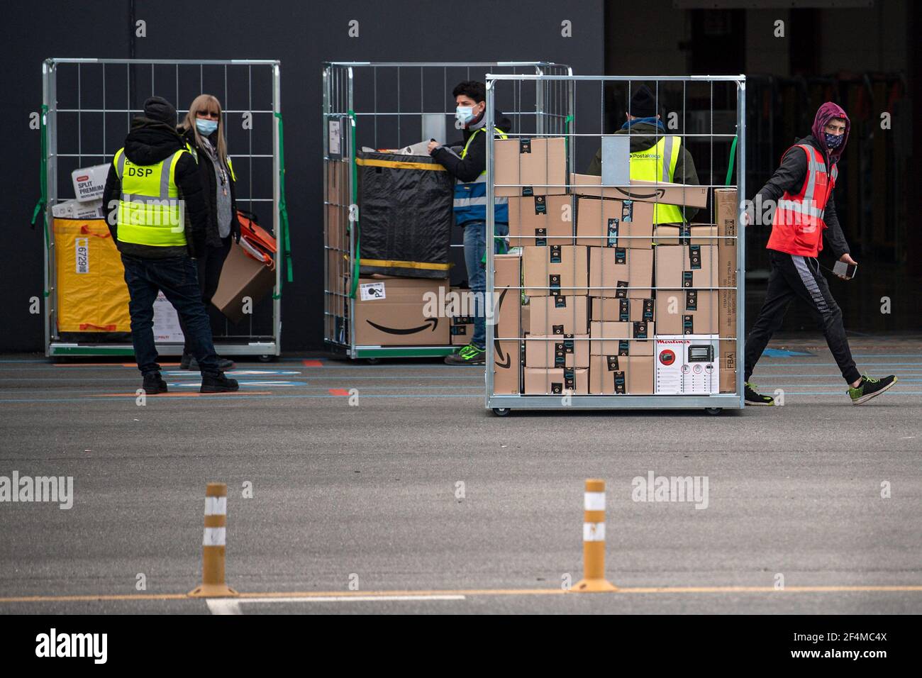 Amazon employee protest hi-res stock photography and images - Alamy