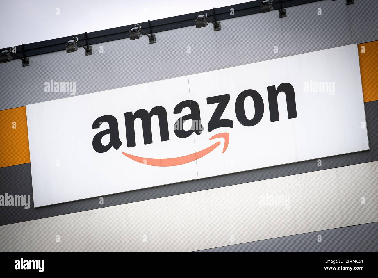 Amazon distribution centre hi-res stock photography and images - Alamy