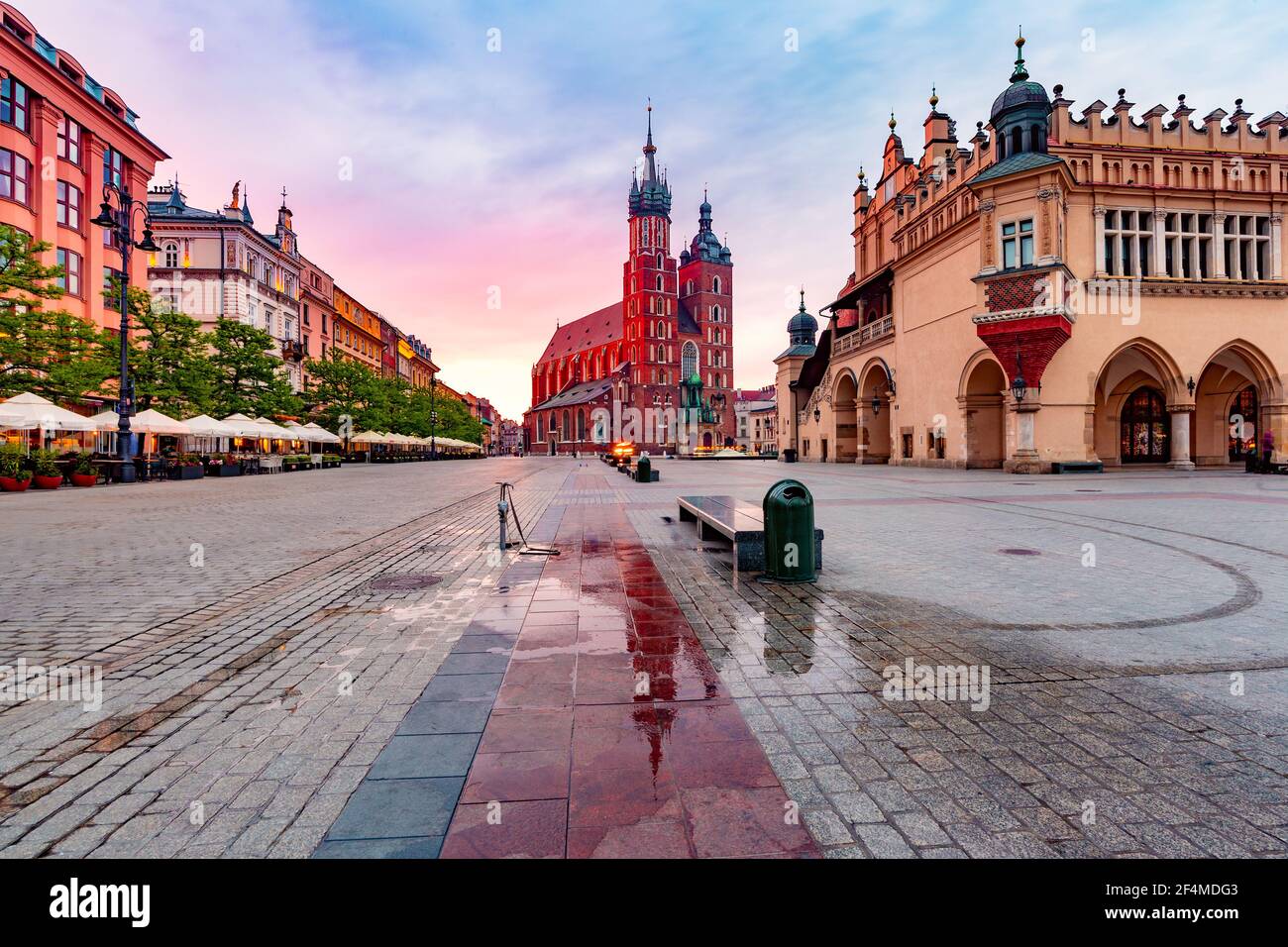 Market square main hi-res stock photography and images - Alamy