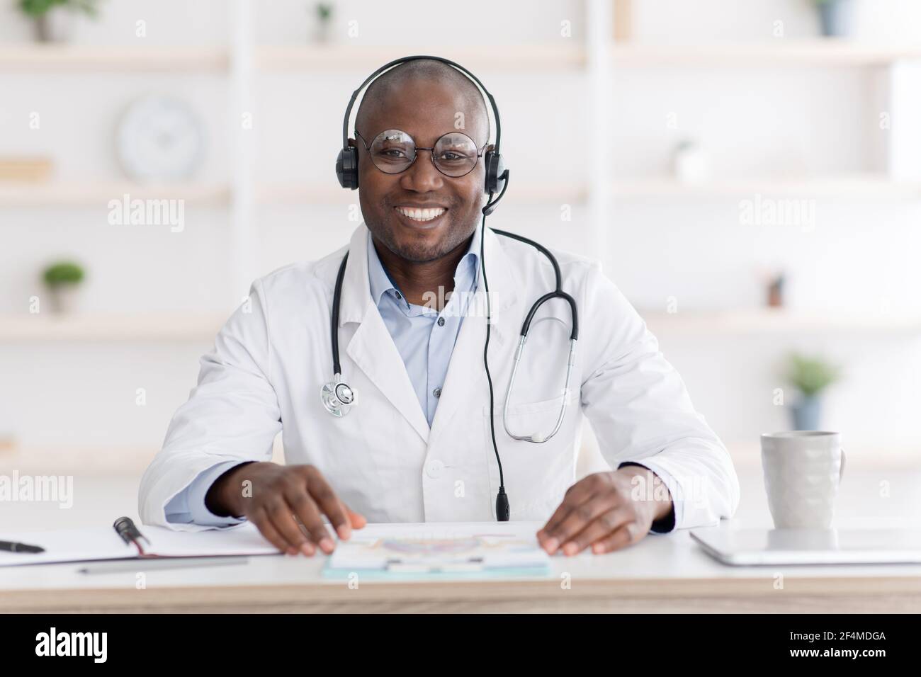 Healthcare and medicine concept. Cheerful african american doctor ...