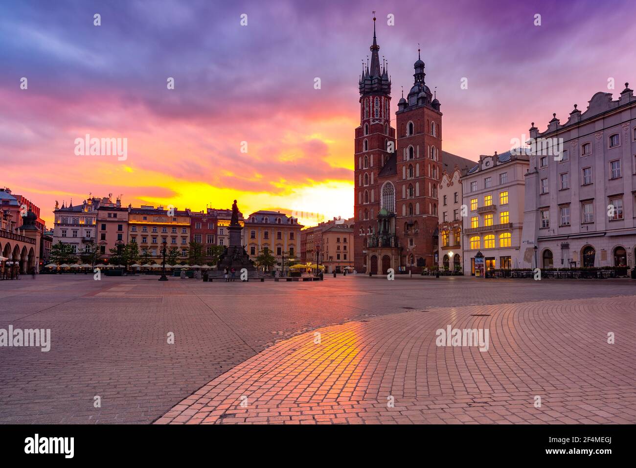 Market square main hi-res stock photography and images - Alamy