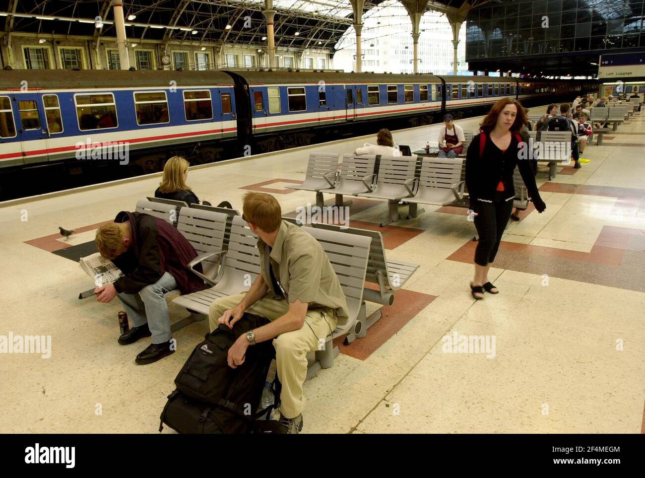 VICTORIA TRAIN STATION JUNE 2001 Stock Photo - Alamy