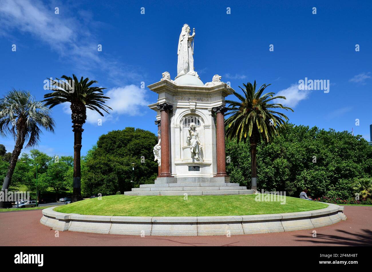 Melbourne, VIC, Australia - November 04, 2017: Queen Victoria memorial ...