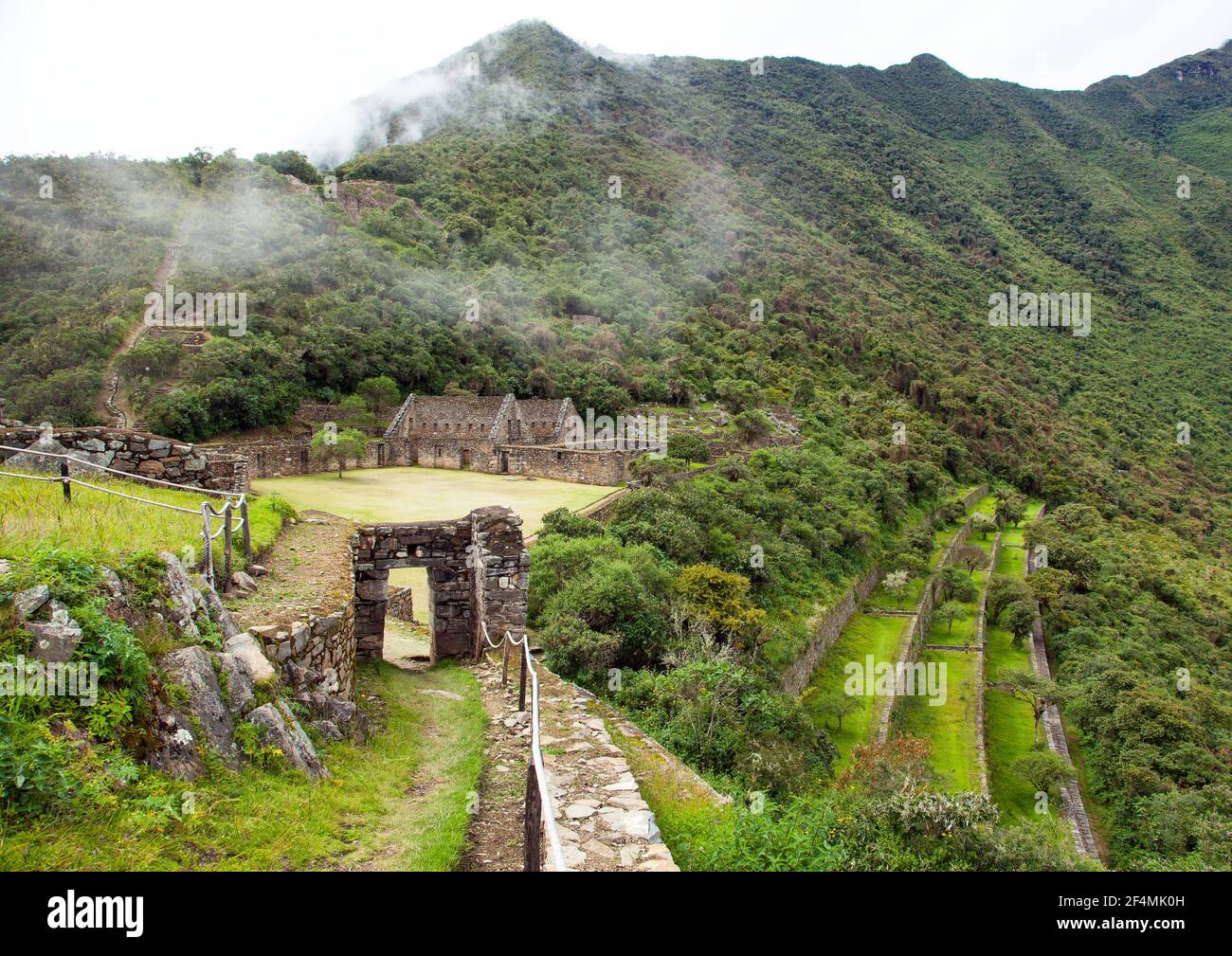 Inca ruins building andes peru hi-res stock photography and images - Alamy