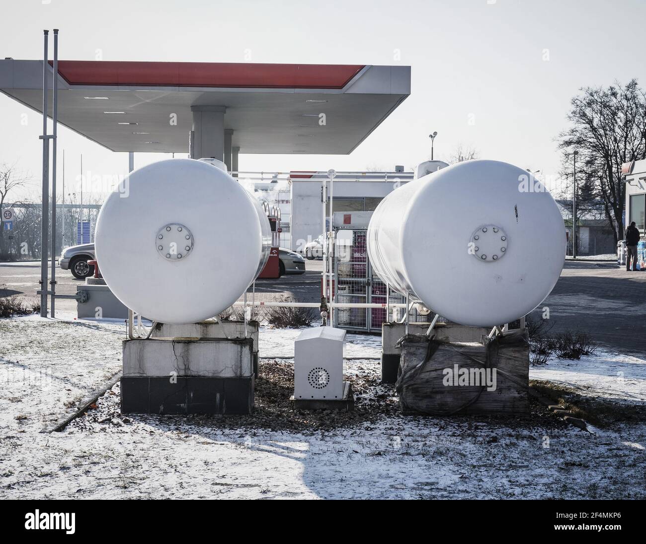 Two oil tanks hi-res stock photography and images - Alamy