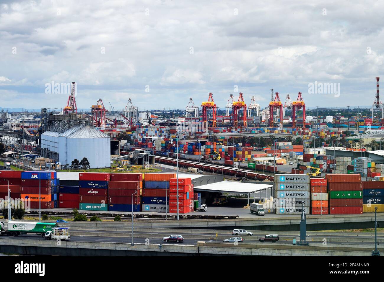 Shipping docks hi-res stock photography and images - Alamy