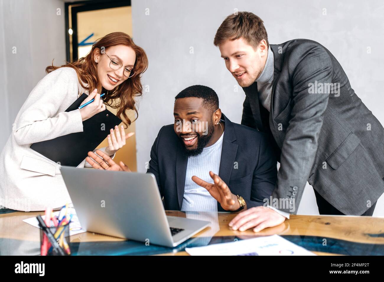 News happy hi-res stock photography and images - Alamy