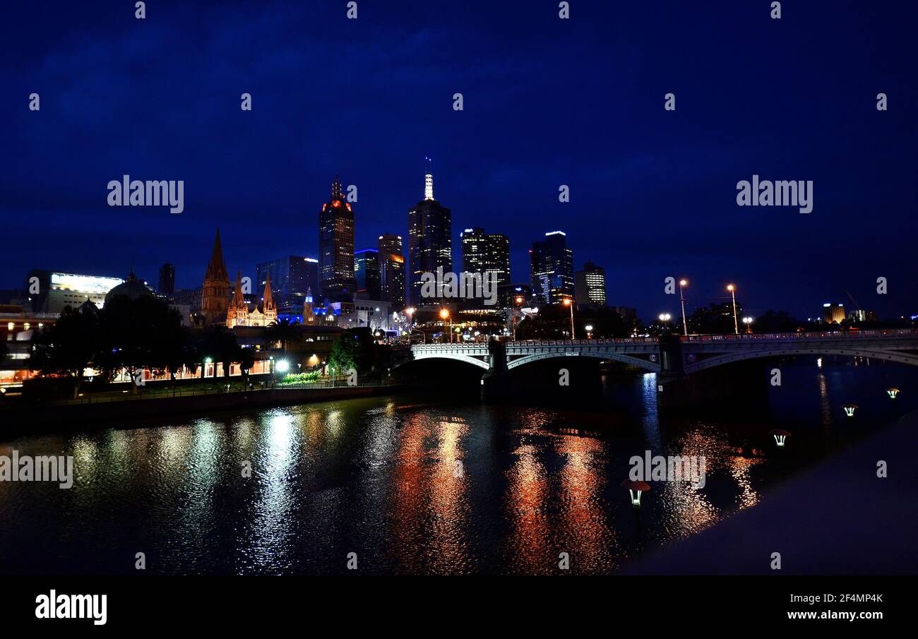 Australia, night scene of CBD Melbourne with Princes bridge of Yarra ...