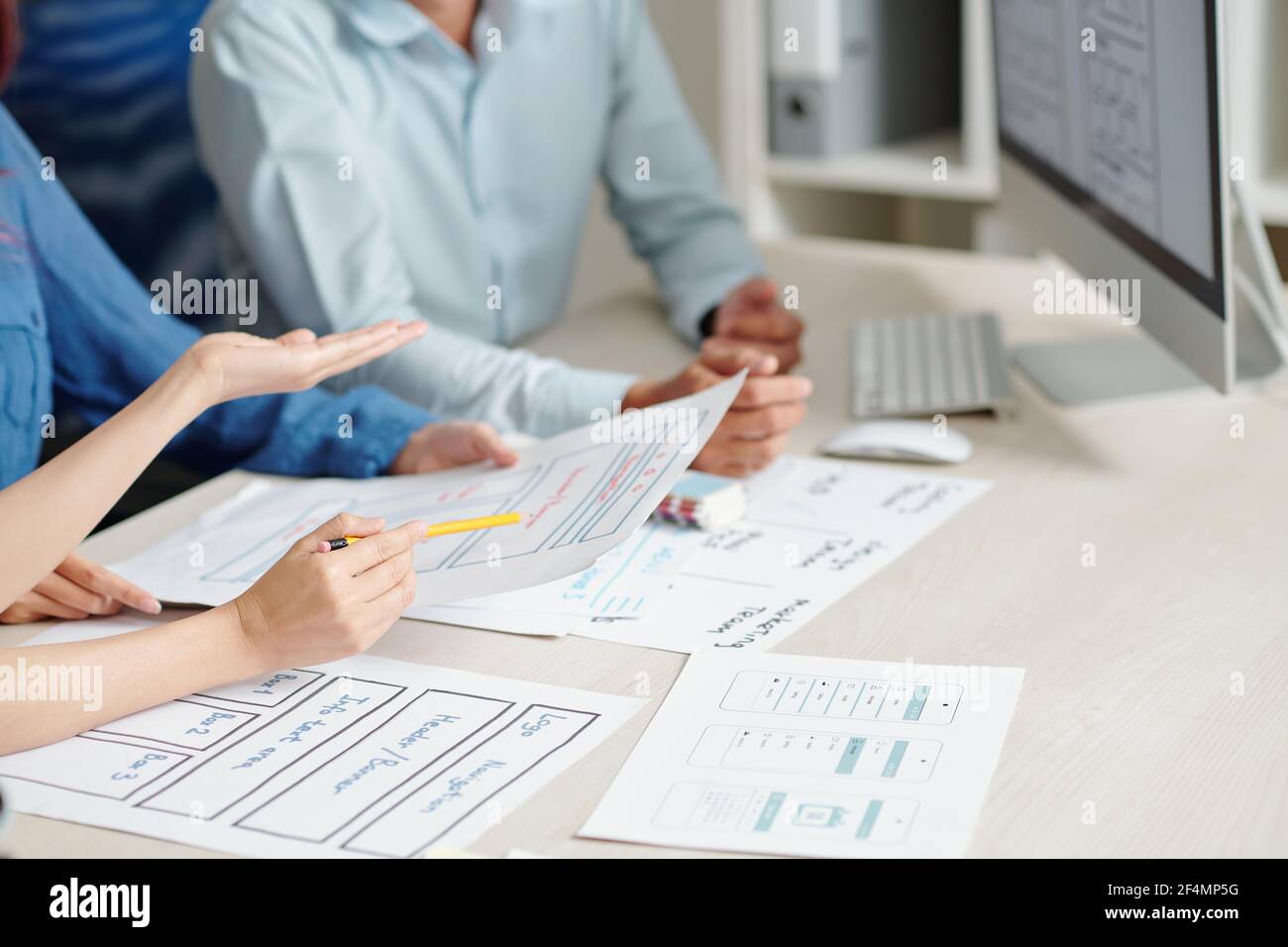 Manager discussion hi-res stock photography and images - Alamy
