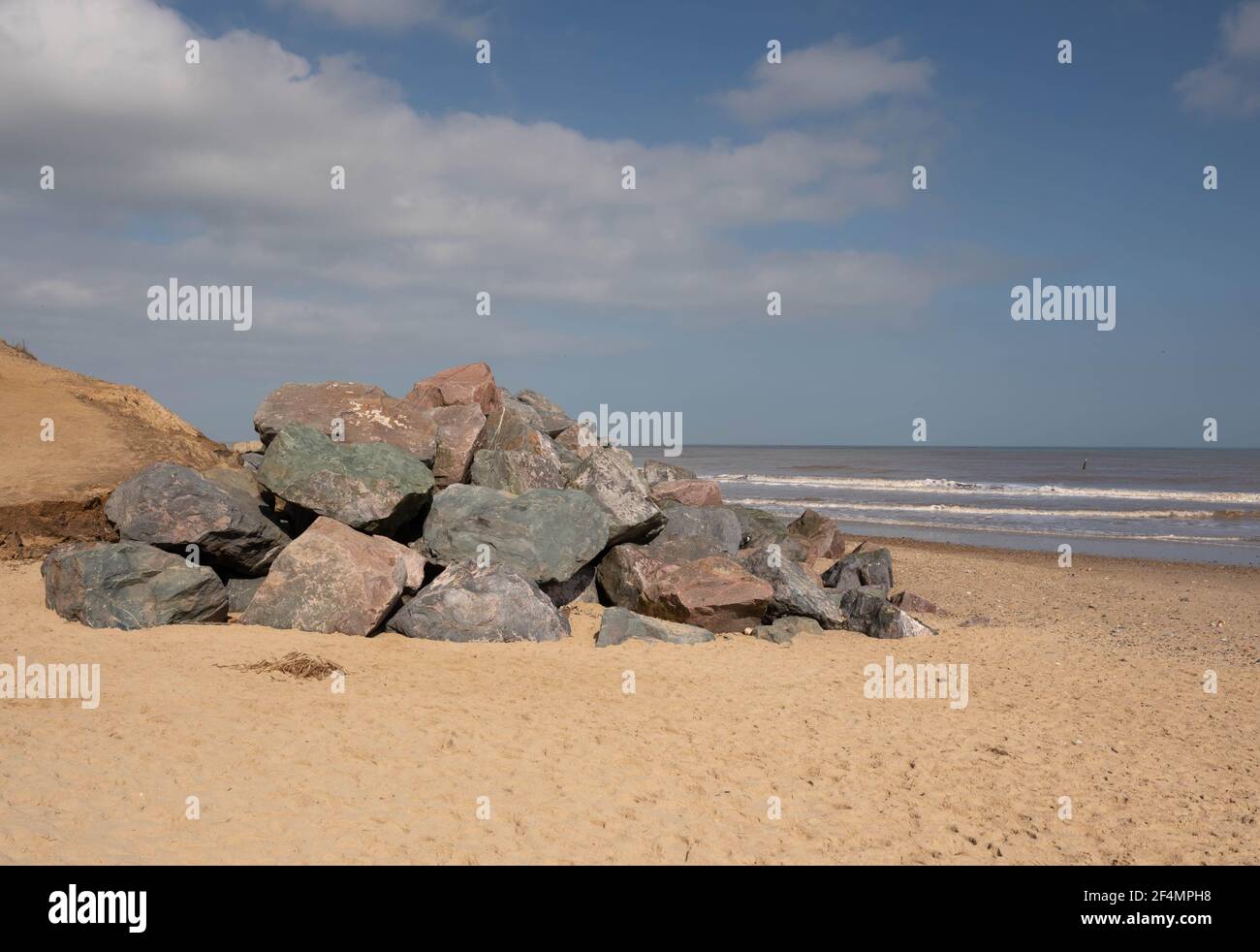 Rock boulder barrier hi-res stock photography and images - Alamy