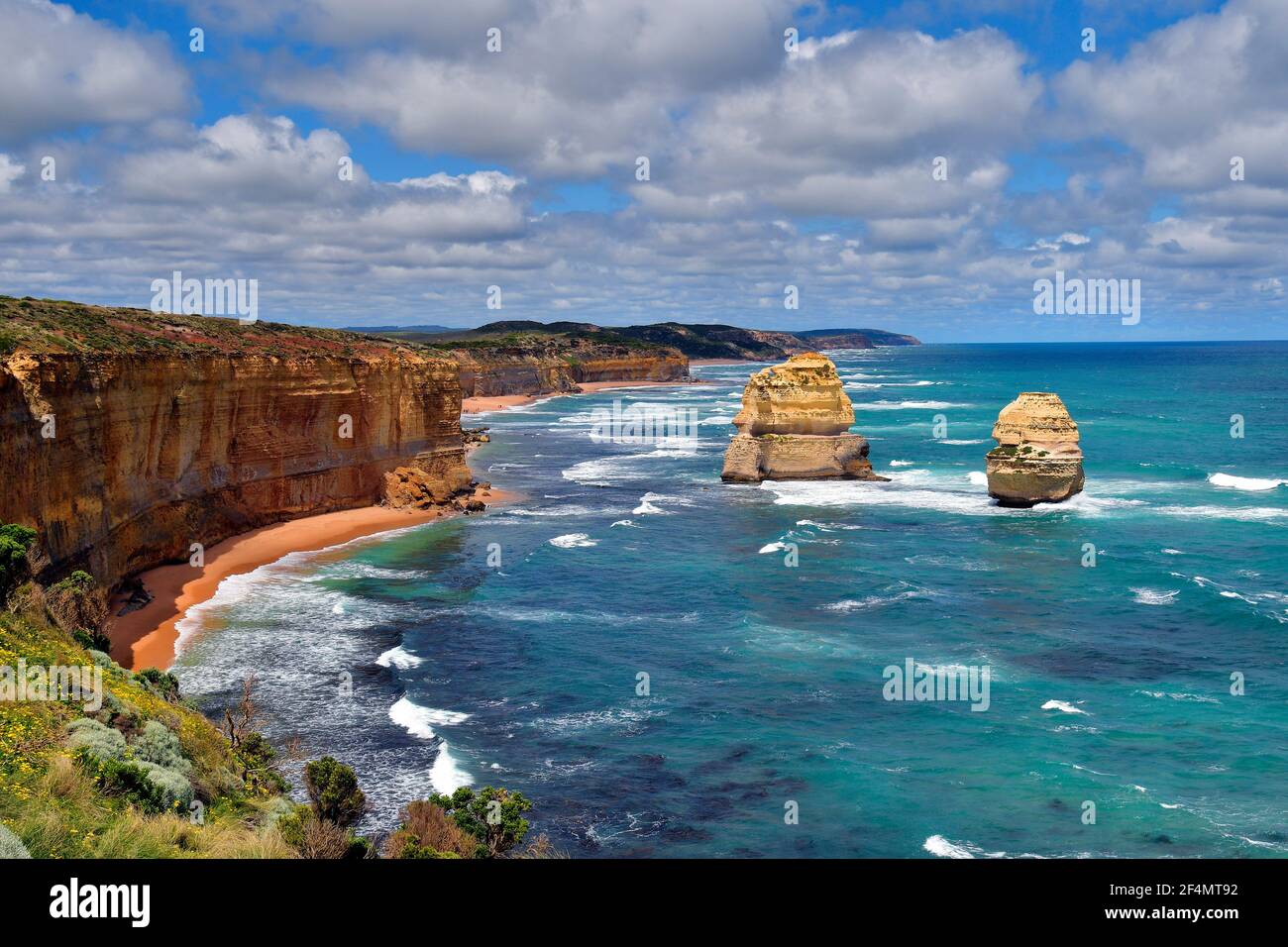 Australia, VIC, rock formation on Great Ocean Road in Port Campbell ...