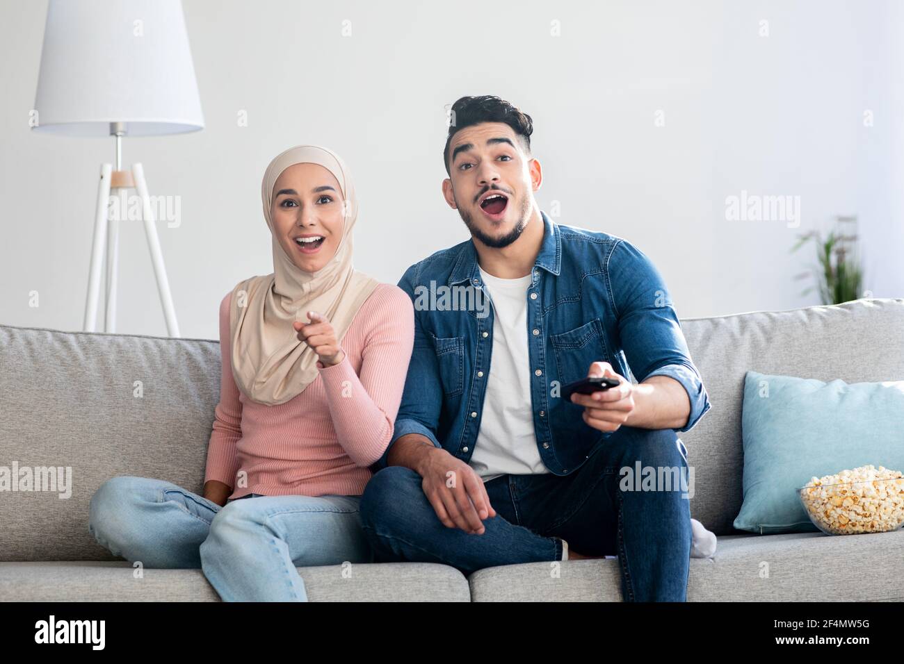 Arab tv channels hi-res stock photography and images - Alamy
