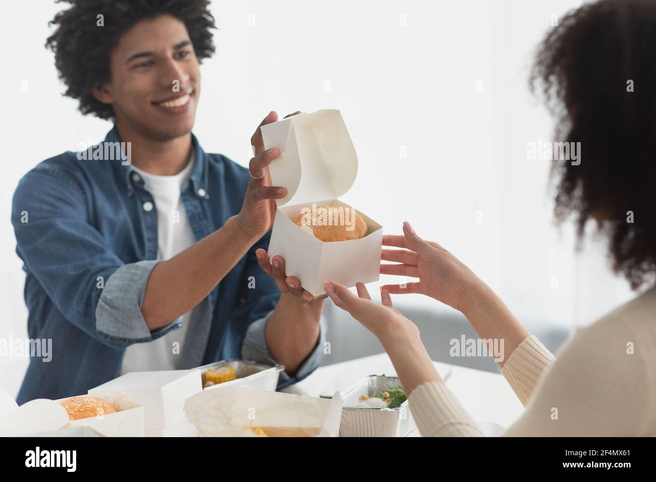 Couple order fast food restaurant hi-res stock photography and images ...