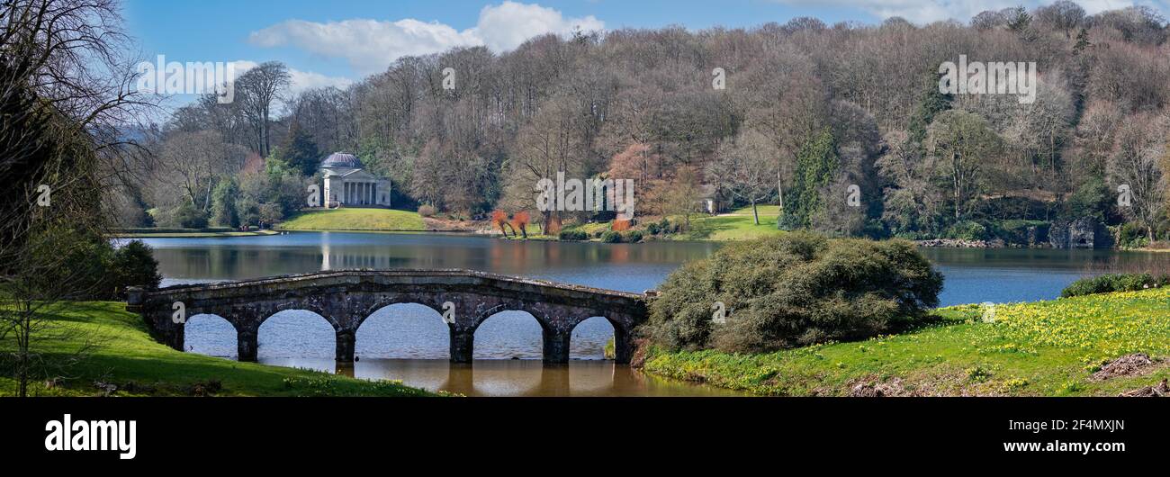 Stourhead lake daffodils hi-res stock photography and images - Alamy