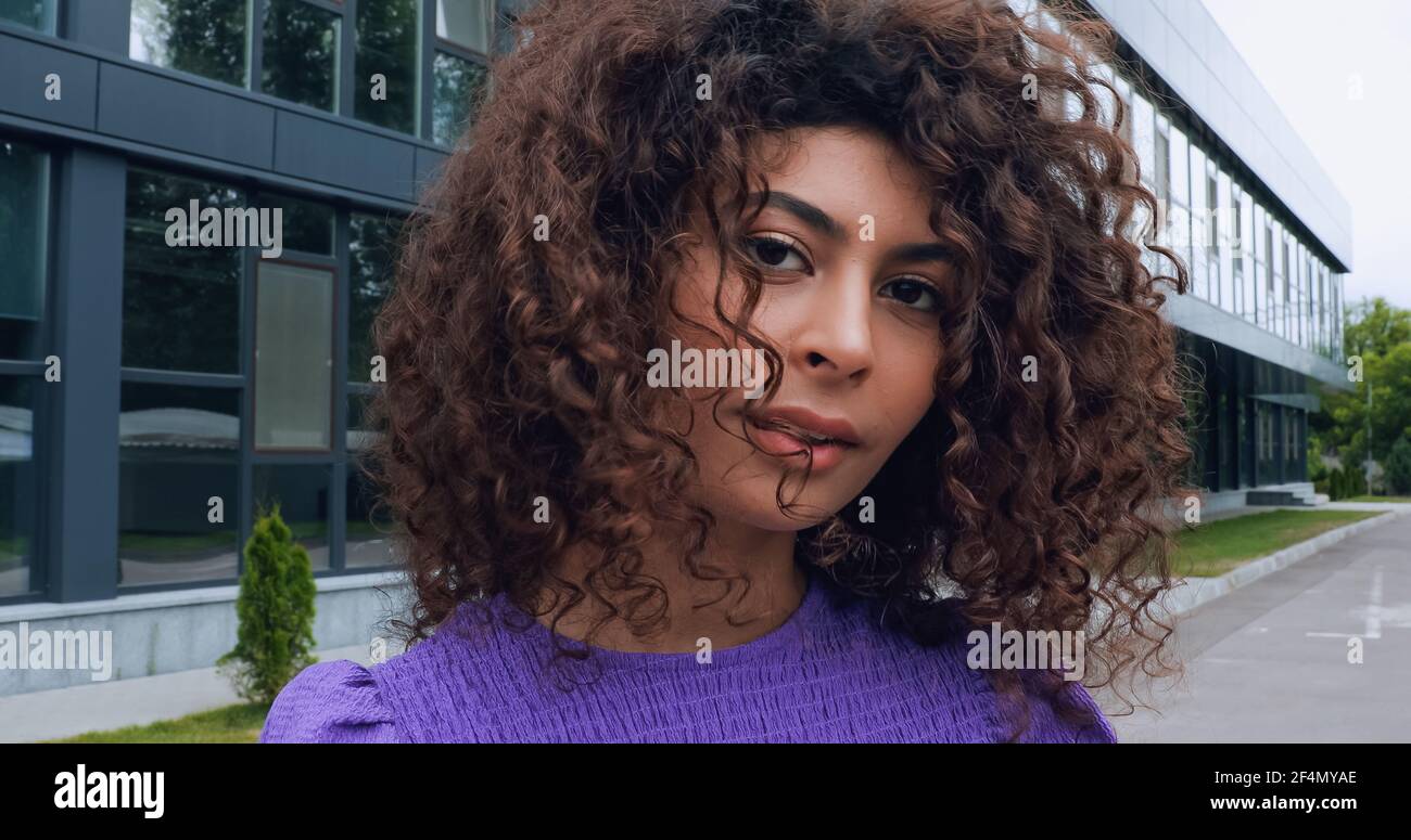 Curly building hi-res stock photography and images - Alamy