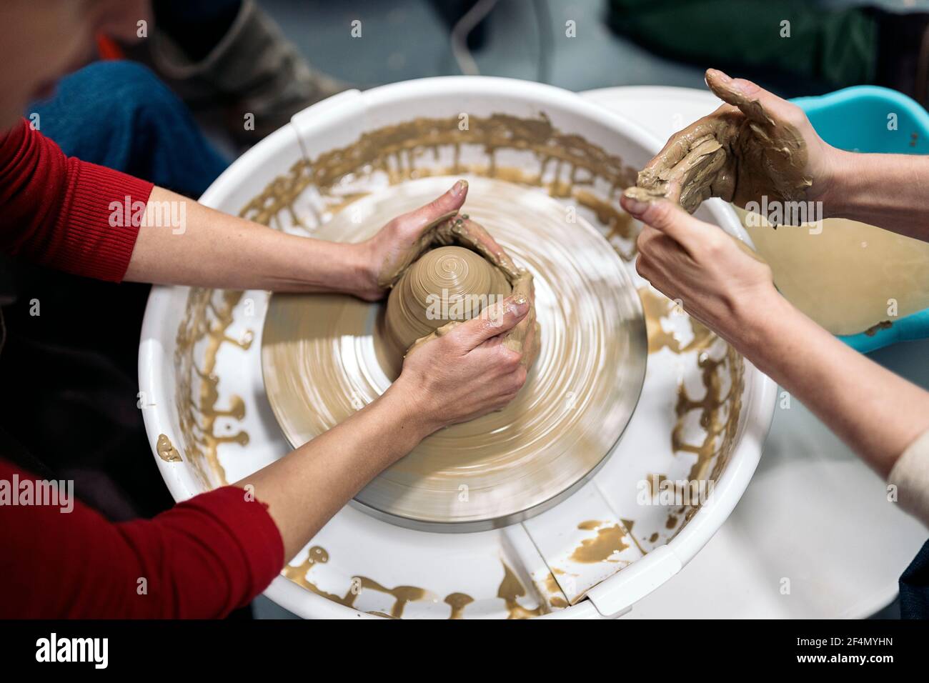 Using potters wheel hi-res stock photography and images - Alamy