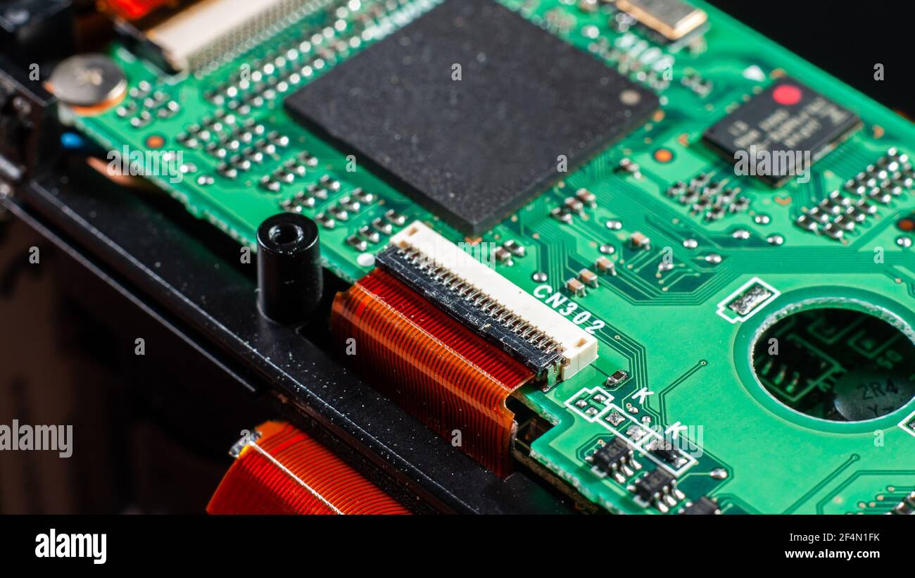 Electronic board with connected flat cables for connecting a chip close ...