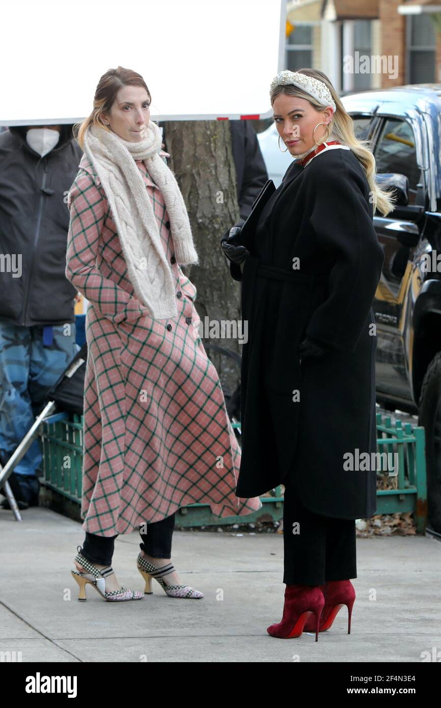 New York - NY - 20210120 Hilary Duff and Molly Bernard filming scenes ...