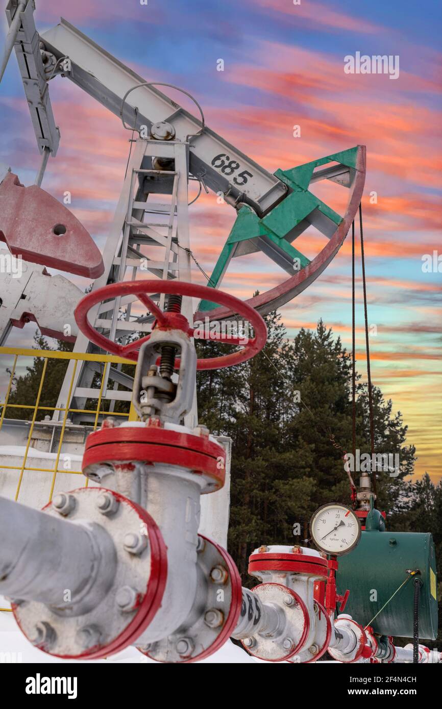 Manometer Pipeline Oil pressure gauge shows 0 kgf/cm2. Oil pumpjack ...