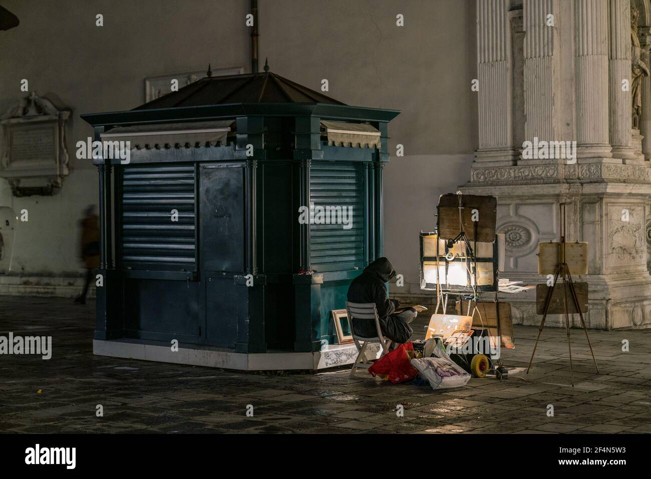 Venetian Shopfronts and Stalls Stock Photo - Alamy