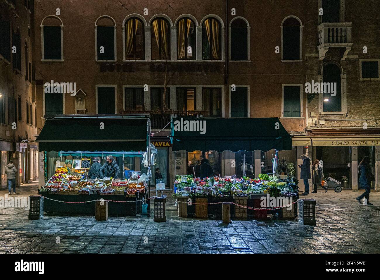 Venetian Shopfronts and Stalls Stock Photo - Alamy