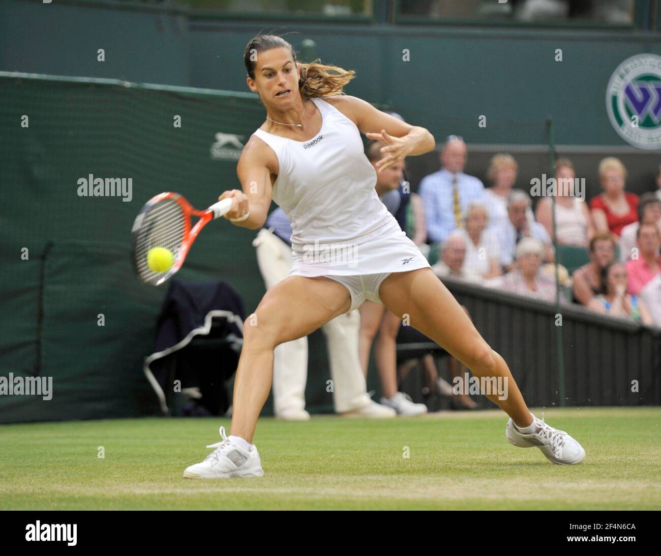 WIMBLEDON 2009 7th DAY. 29/6/09. DAINARA SAFINA V AMELIE MAURESMO 1st ...