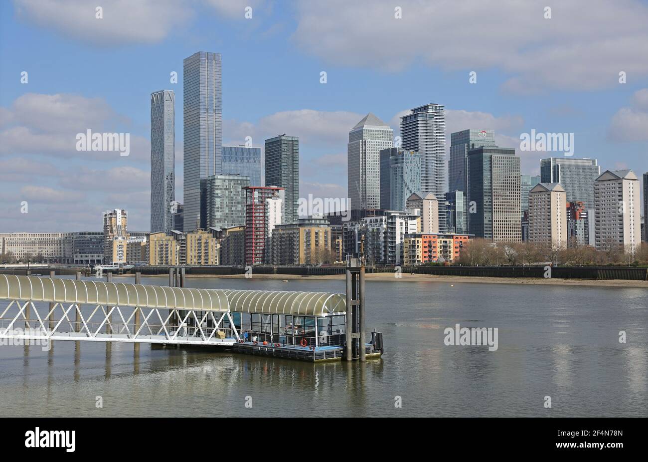 Skyscrapers at the canary wharf development hi-res stock photography ...