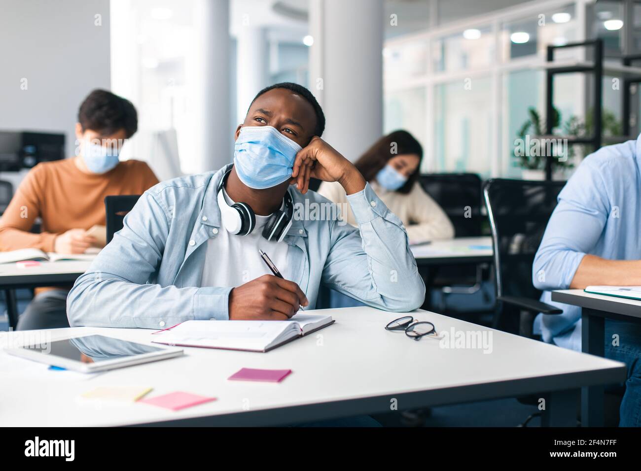 Student mask in campus hi-res stock photography and images - Alamy