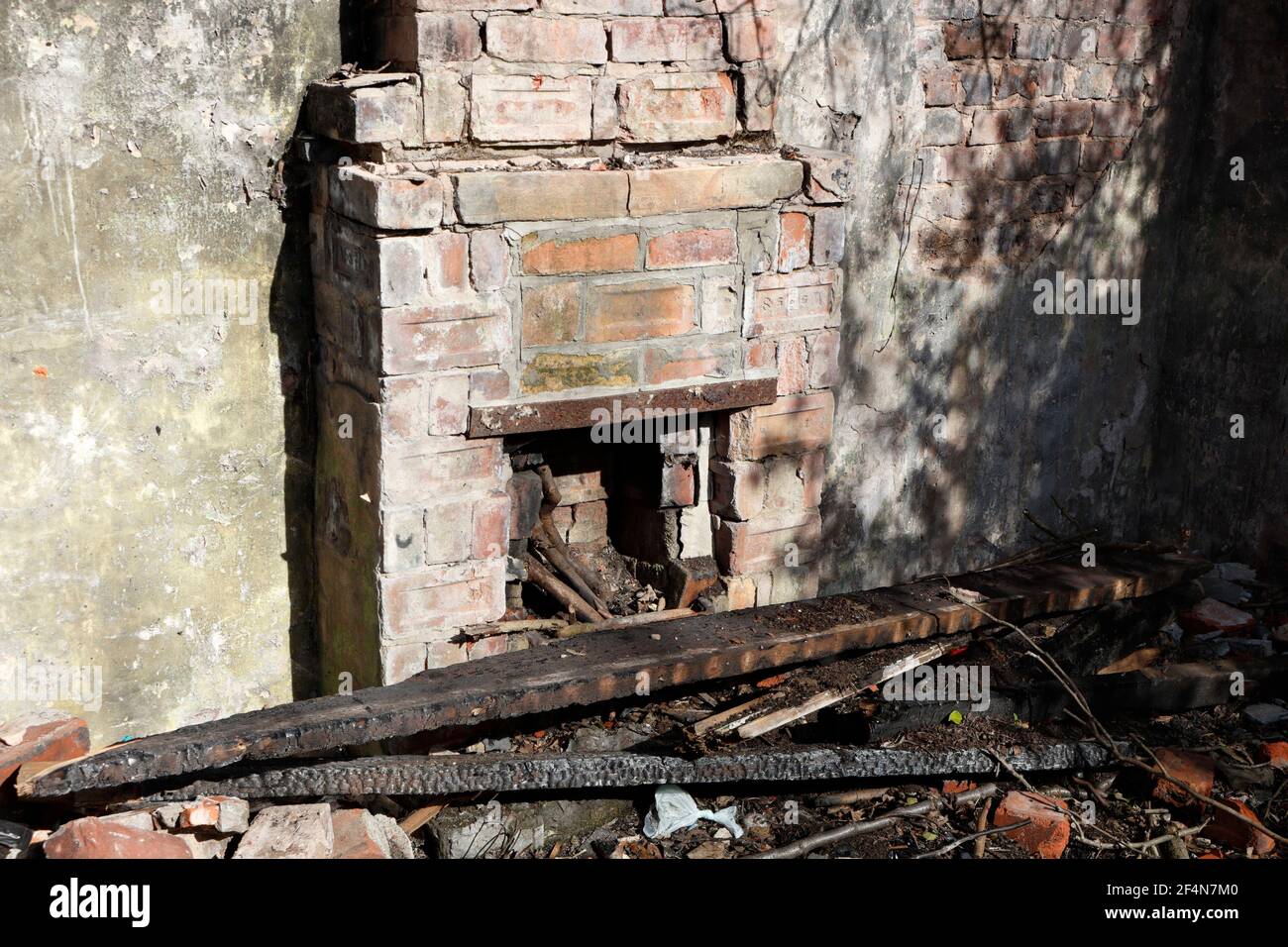 Fireplace in remains building hi-res stock photography and images - Alamy
