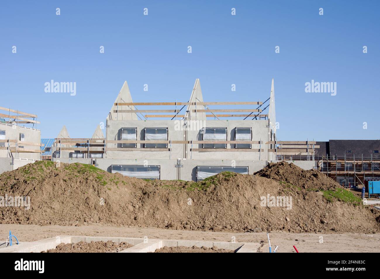 Construction site with new terraced houses hi-res stock photography and ...