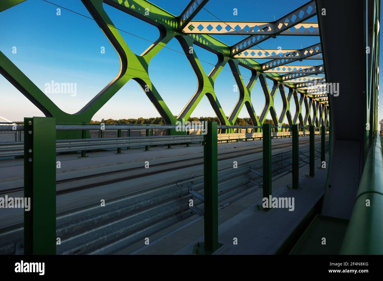 White bridge rails hi-res stock photography and images - Alamy