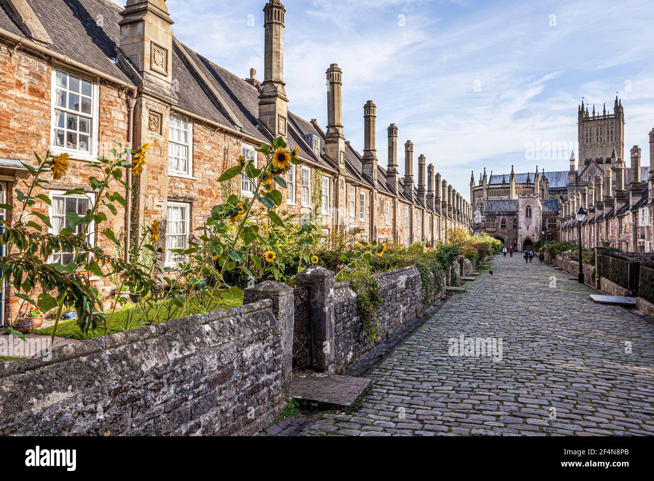 14th century houses hi-res stock photography and images - Alamy